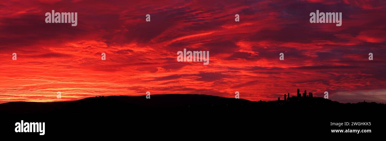 Tuscany italy sunset panorama hi-res stock photography and images - Alamy