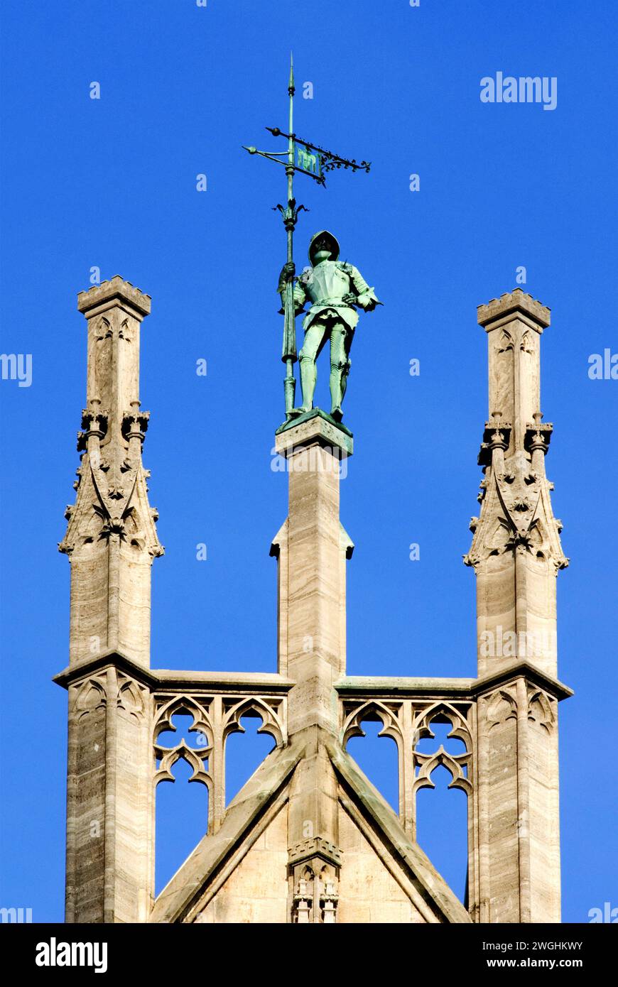 Knight statue hi-res stock photography and images - Alamy