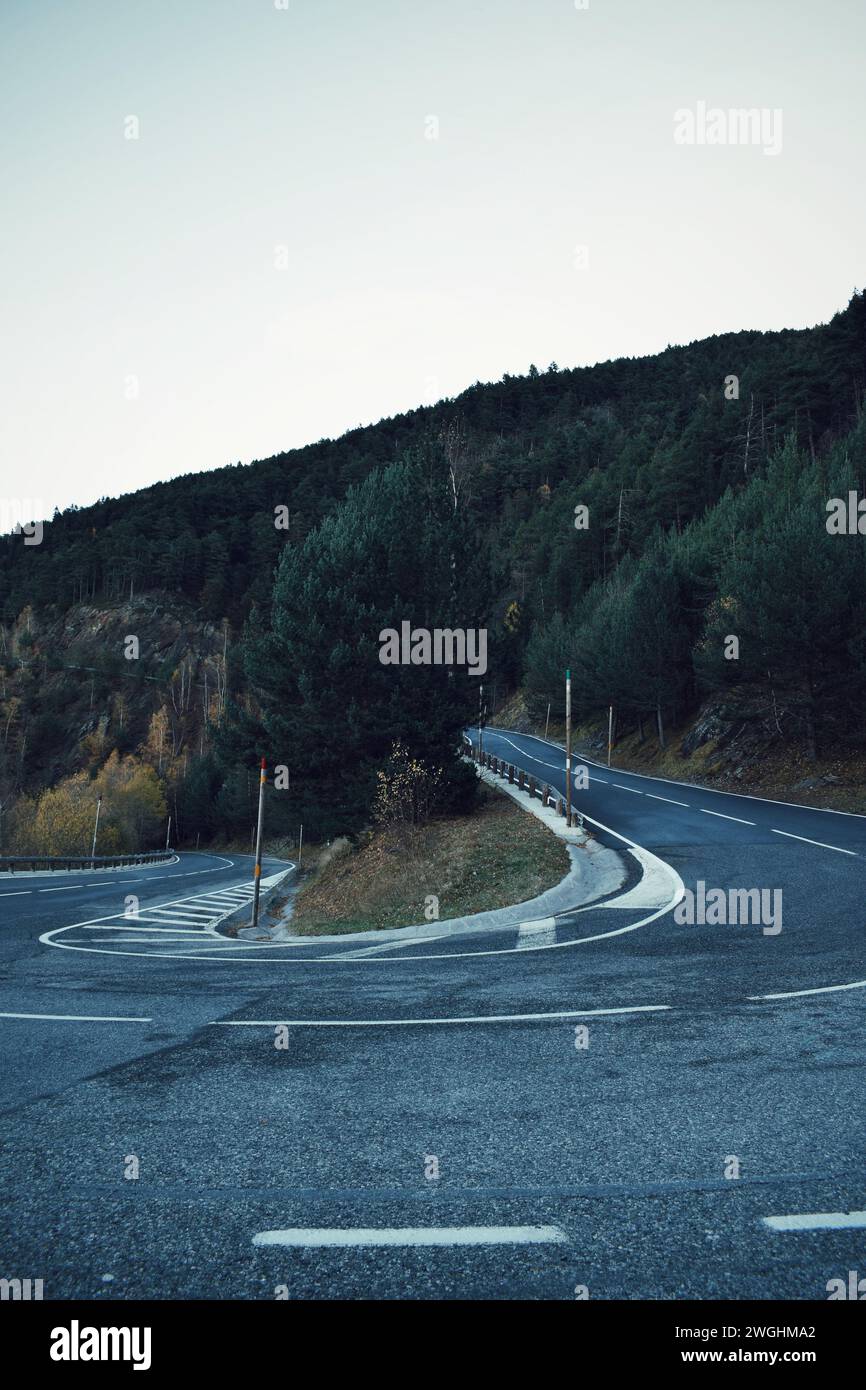 Sharp curve hi-res stock photography and images - Alamy