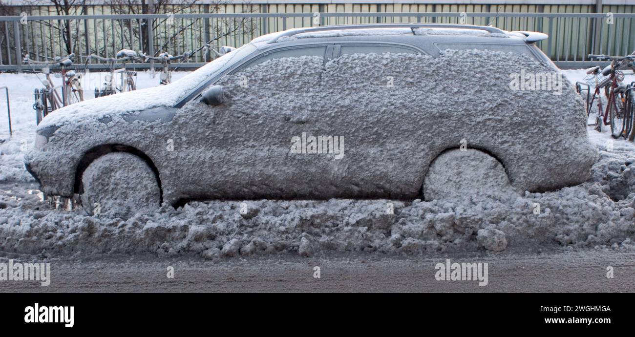 Frozen mud hi-res stock photography and images - Alamy