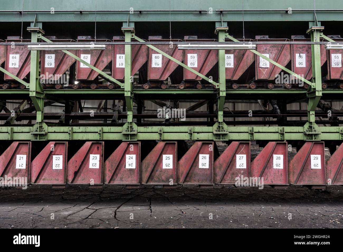 Zeche Prosper-Haniel Kohlemischhalle / Prosper-Haniel mine's round coal ...