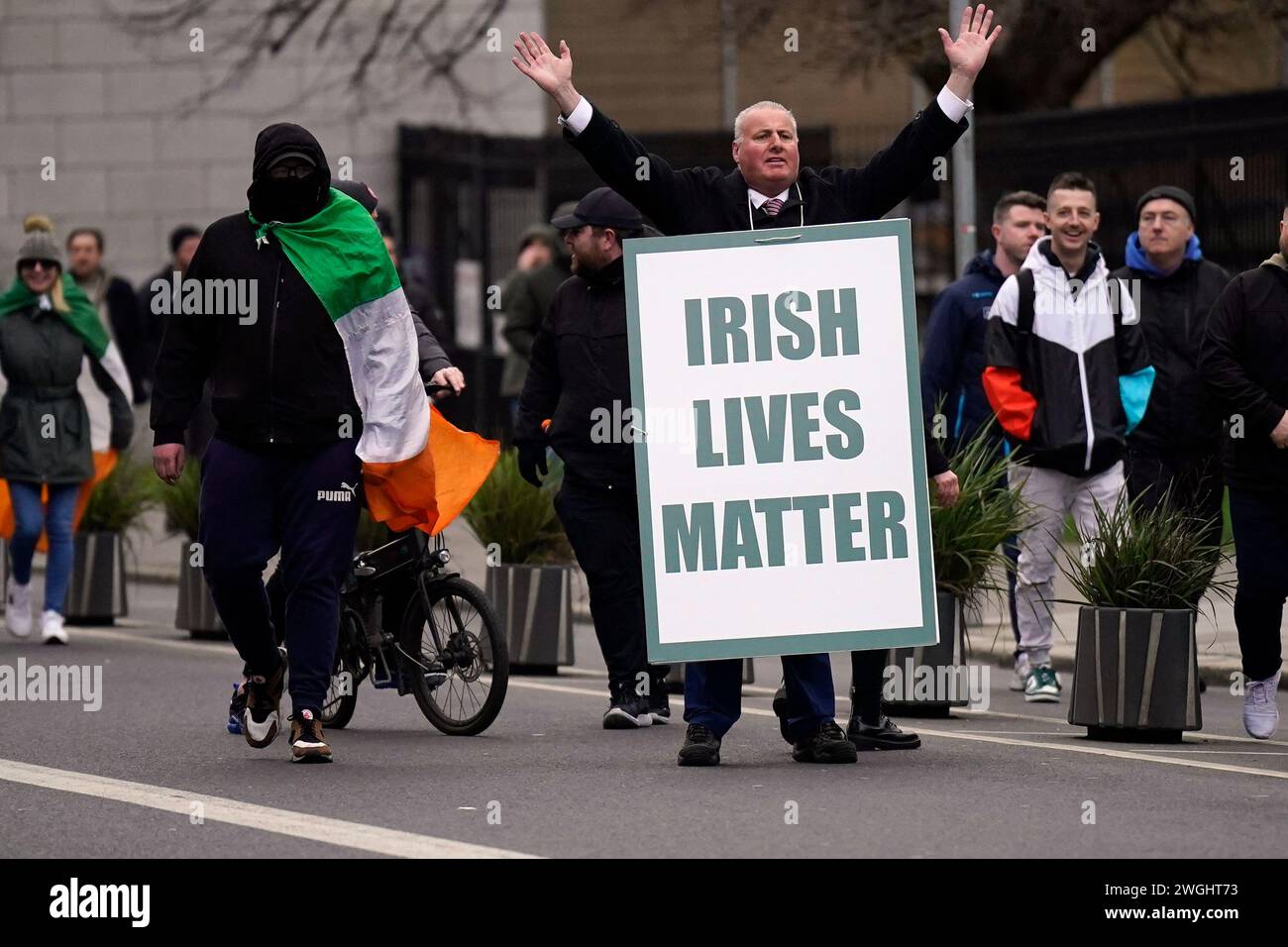 Protesters take part in the Ireland Says No anti-refugee gathering at ...