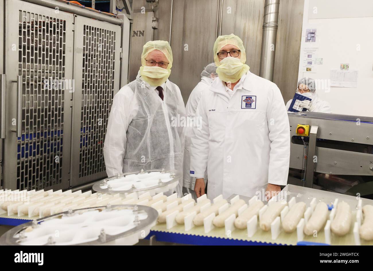 05 February 2024, Thuringia, Schmölln: Bodo Ramelow (L, Left), Minister ...