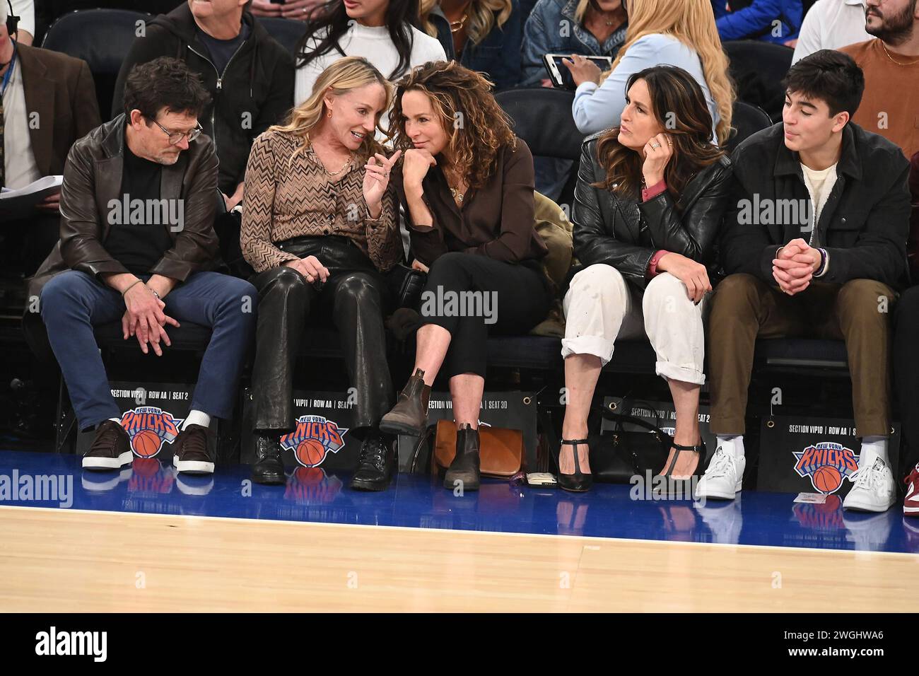 Celebrities watch the visiting Utah Jazz lose to the home town New York ...