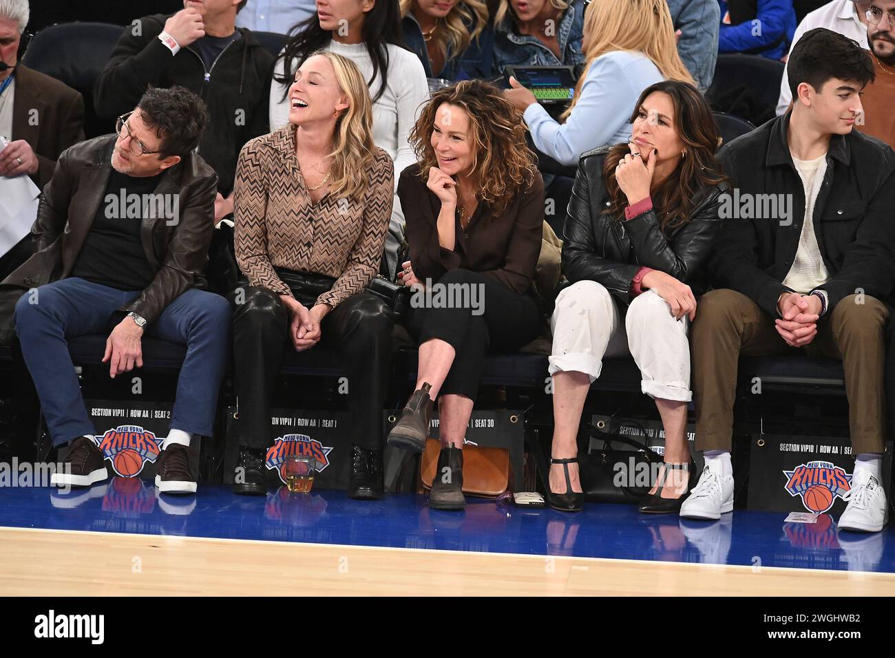 Celebrities watch the visiting Utah Jazz lose to the home town New York ...