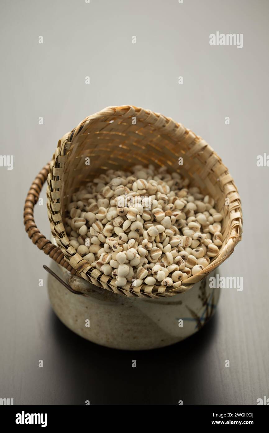 Jobs tears seeds hi-res stock photography and images - Alamy