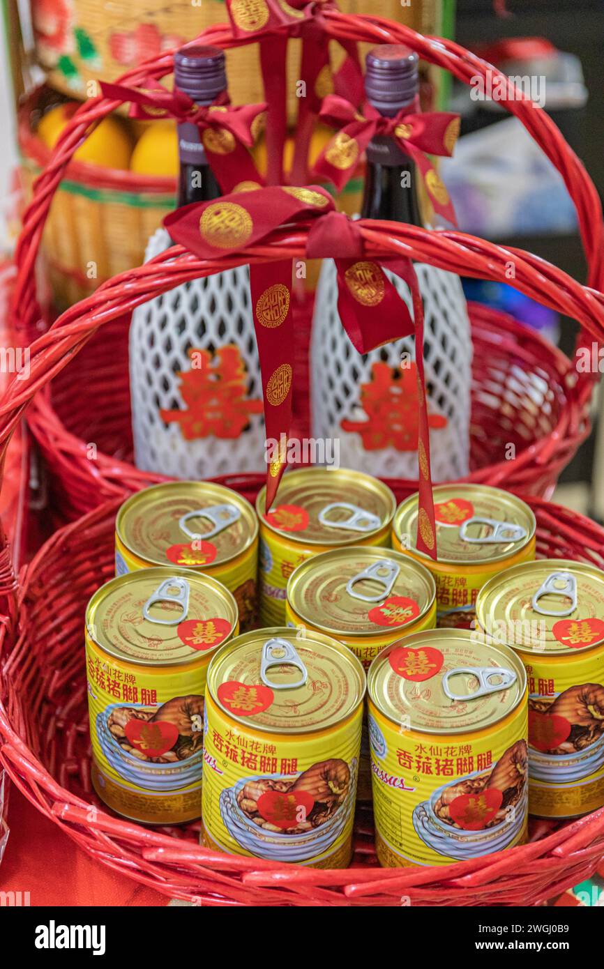 Basket of canned pig trotters and other wine that symbolizes auspicious ...