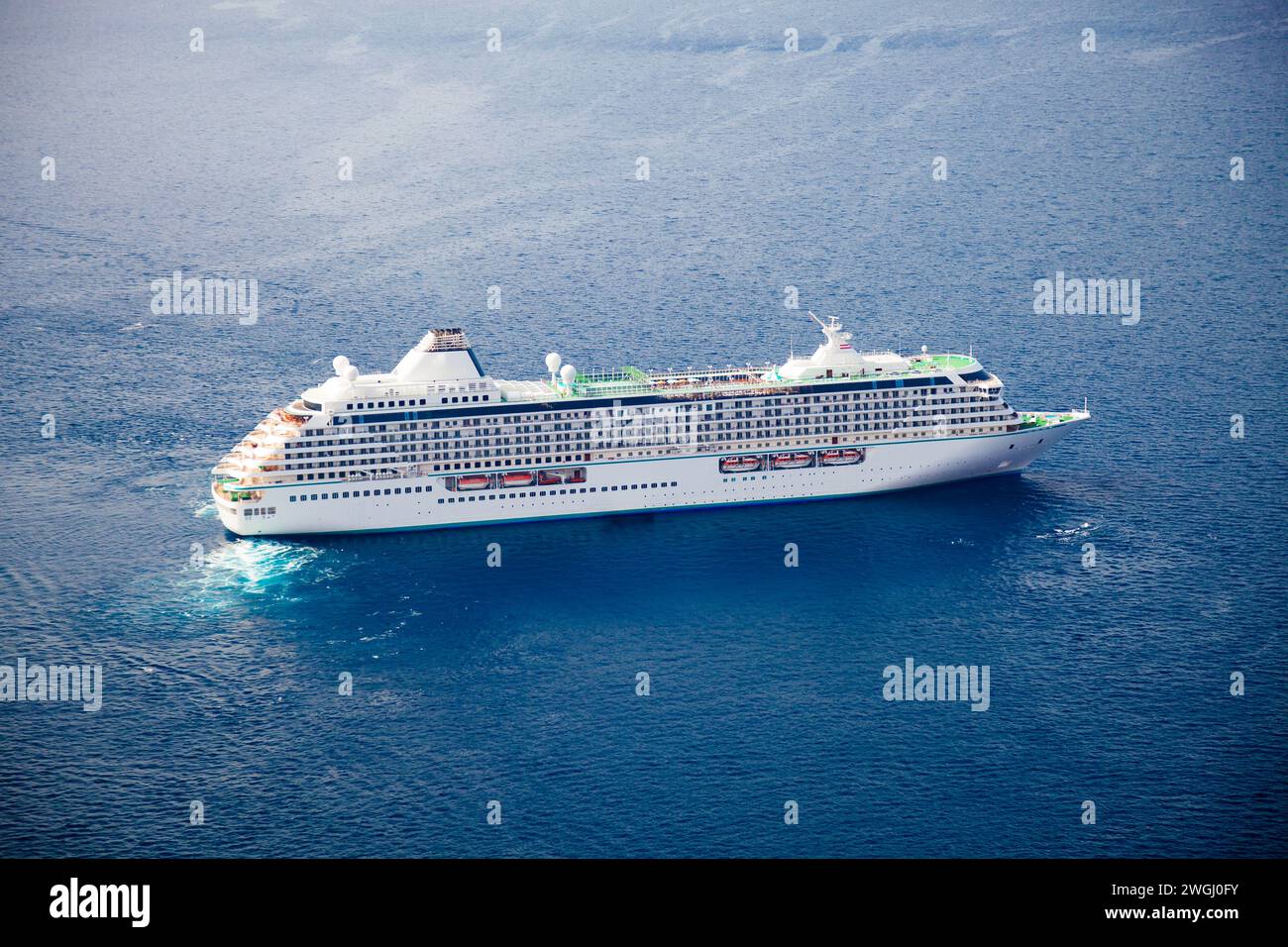cruise ship aerial view Stock Photo - Alamy