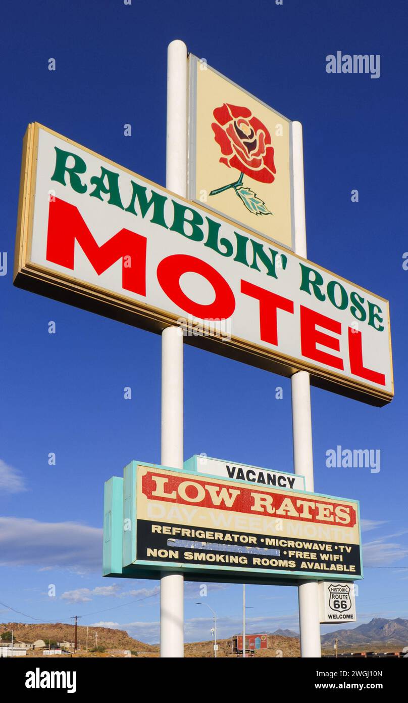 Vintage motel sign hi-res stock photography and images - Alamy