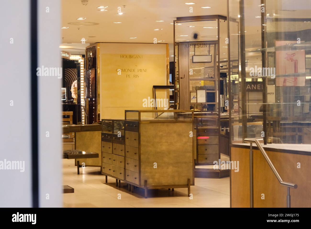 Bond Street, London, UK. 5th Feb 2024. The iconic Fenwick Bond Street ...