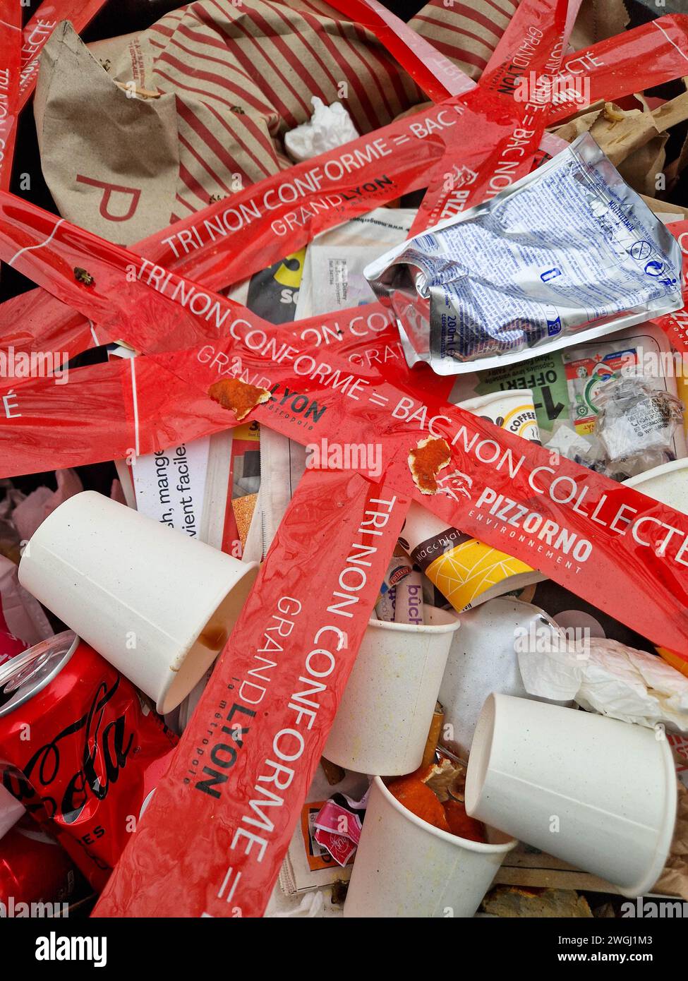 Poor sorting of garbage hi-res stock photography and images - Alamy