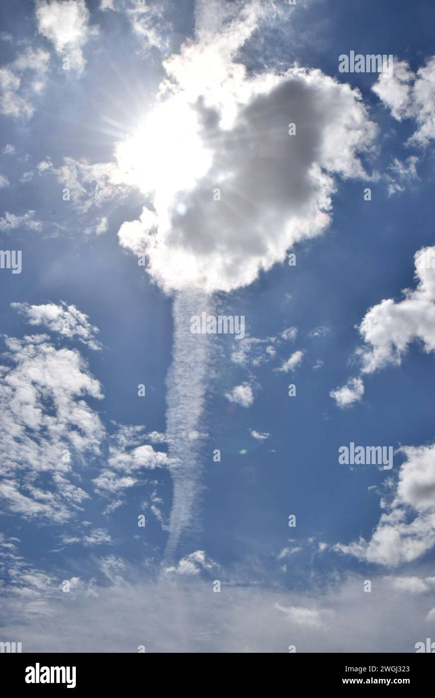 Sunrays behind clouds hi-res stock photography and images - Alamy
