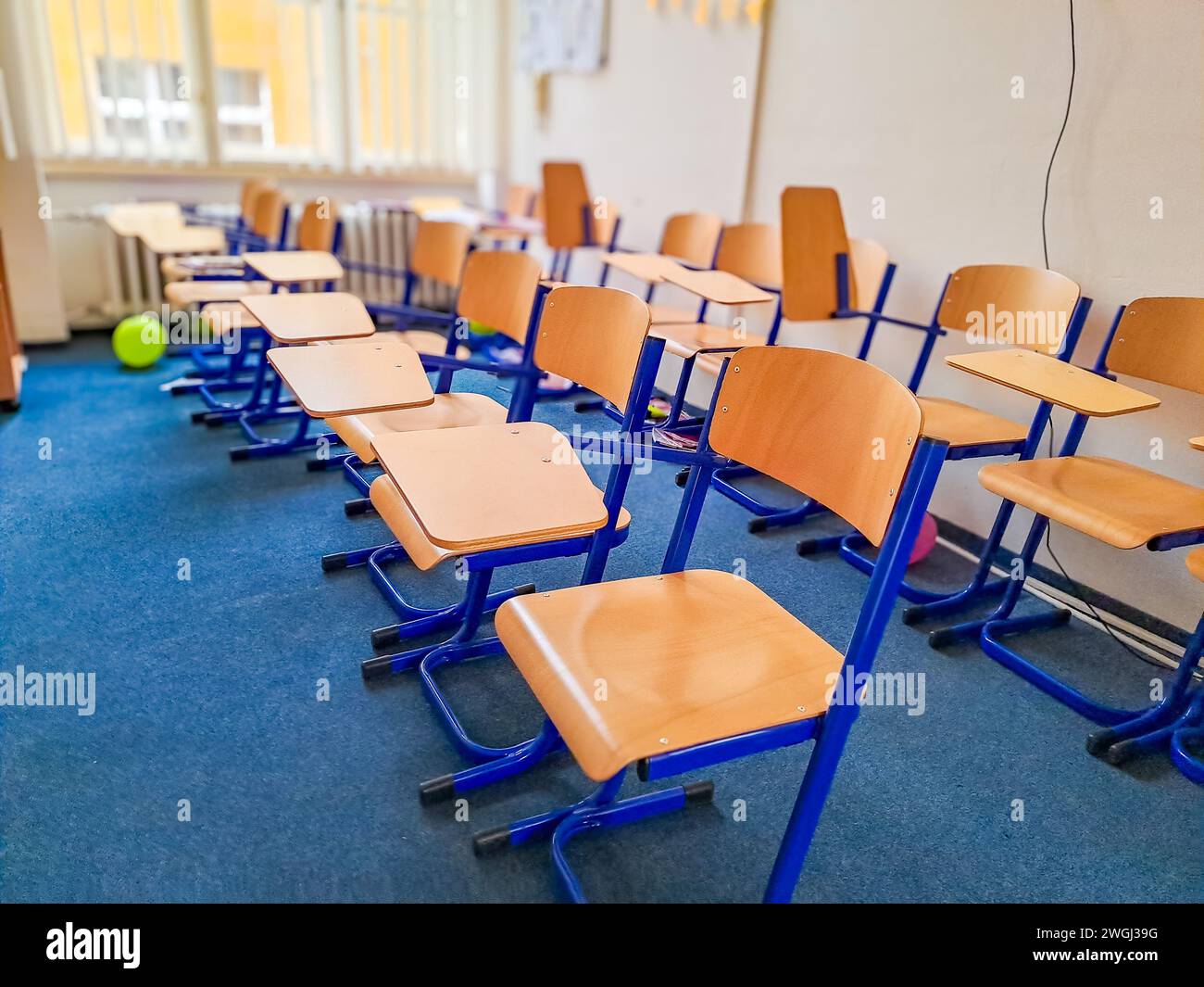 Primary school seats hi-res stock photography and images - Alamy