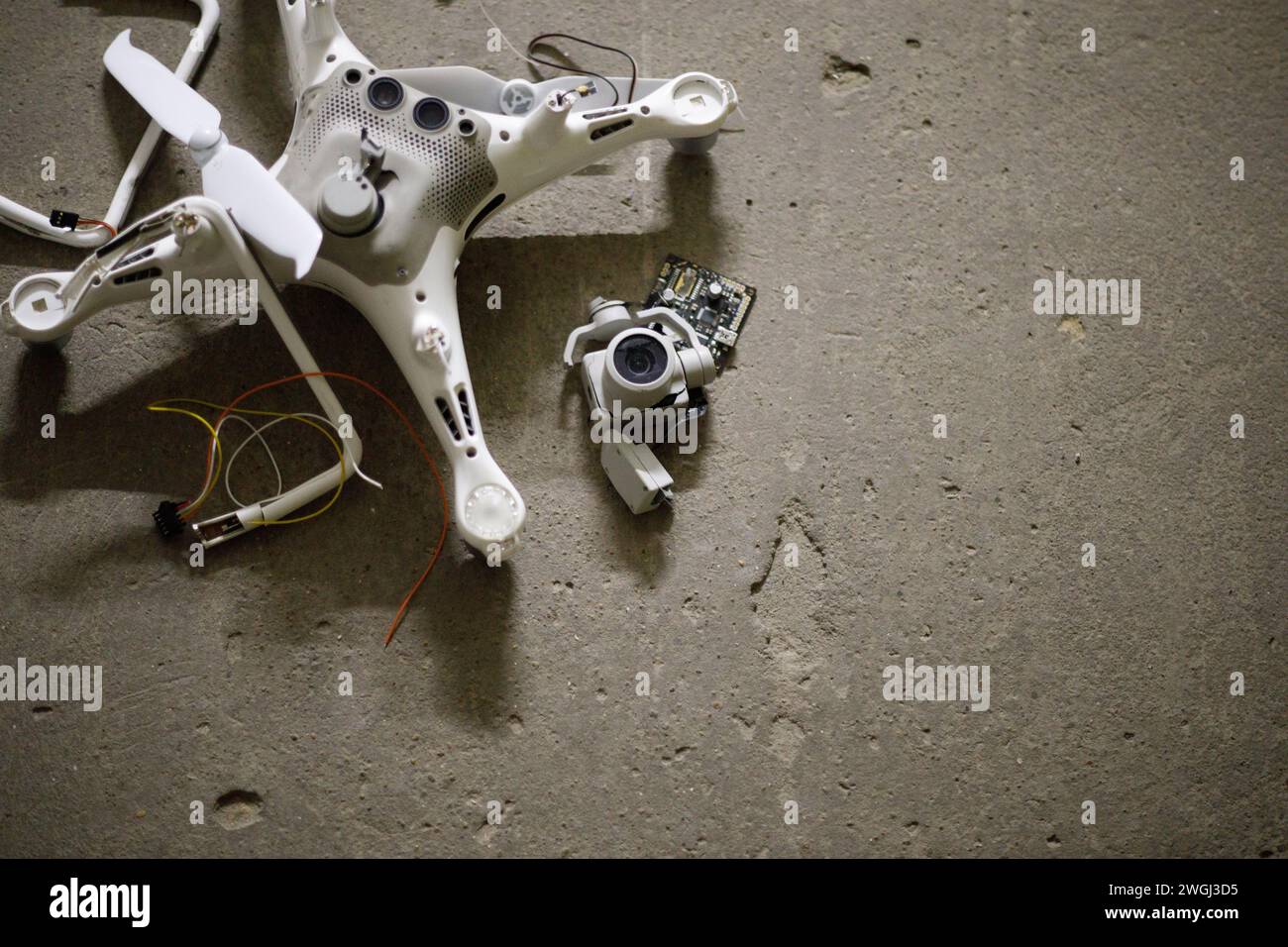 Crash damaged helicopter hi-res stock photography and images - Alamy