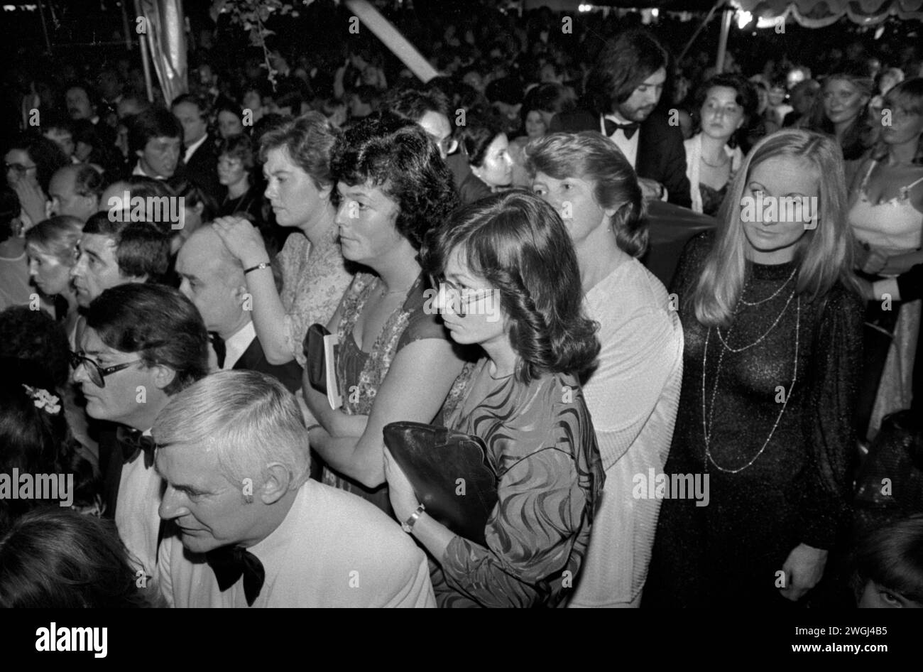 Crowd people uk 20th century hi-res stock photography and images - Alamy