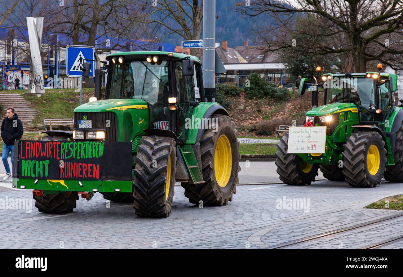 Bauern traktoren hi-res stock photography and images - Alamy