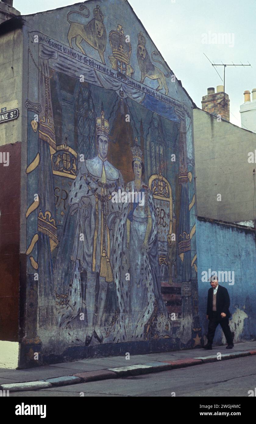 King George VI and Queen Elizabeth (the Queen Mother) wall art painting ...