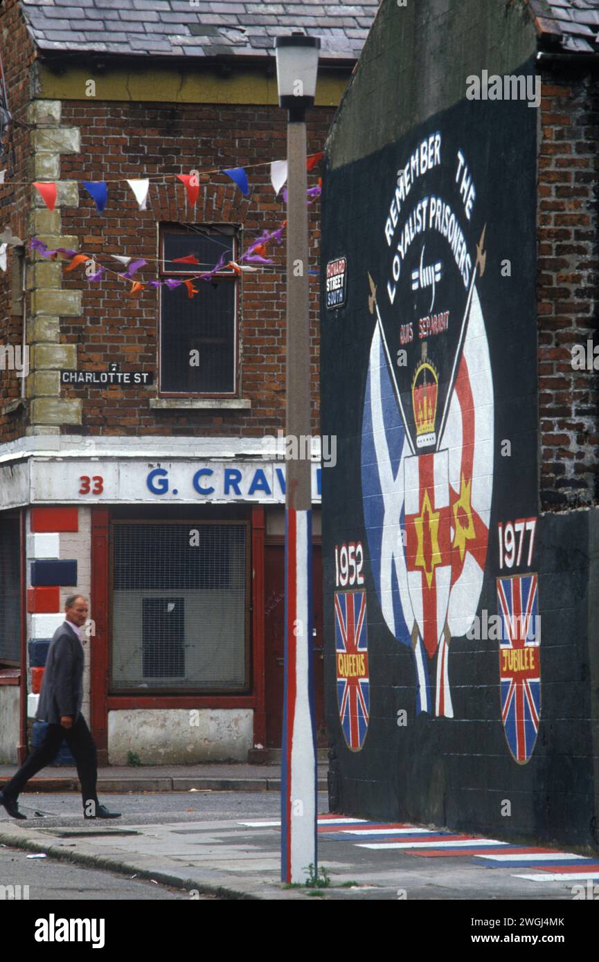 Belfast 1980s. The Troubles. Red Hand Commandos wall painting political ...