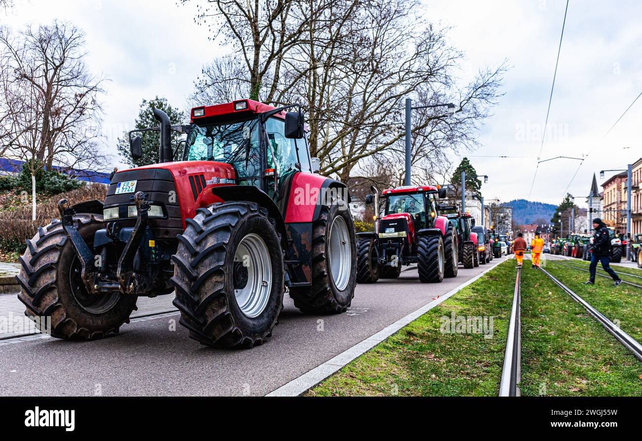Die Traktoren welche nicht auf den Platz der alten Synagoge durften ...