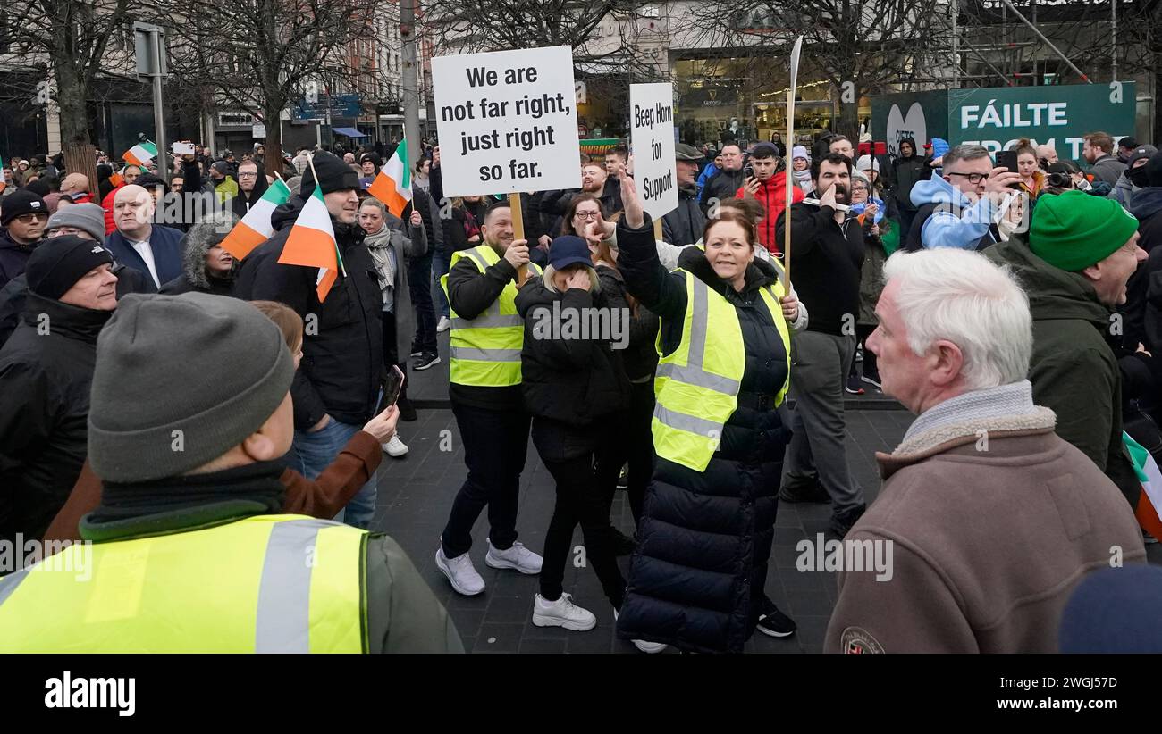 Rival Protesters take part in the United Against Racism pro-refugee ...