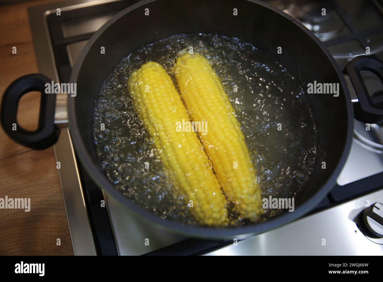 Sizzling corn hi-res stock photography and images - Alamy