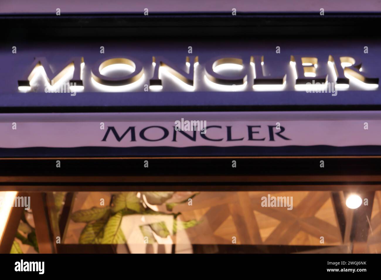 Moncler sign hi-res stock photography and images - Alamy