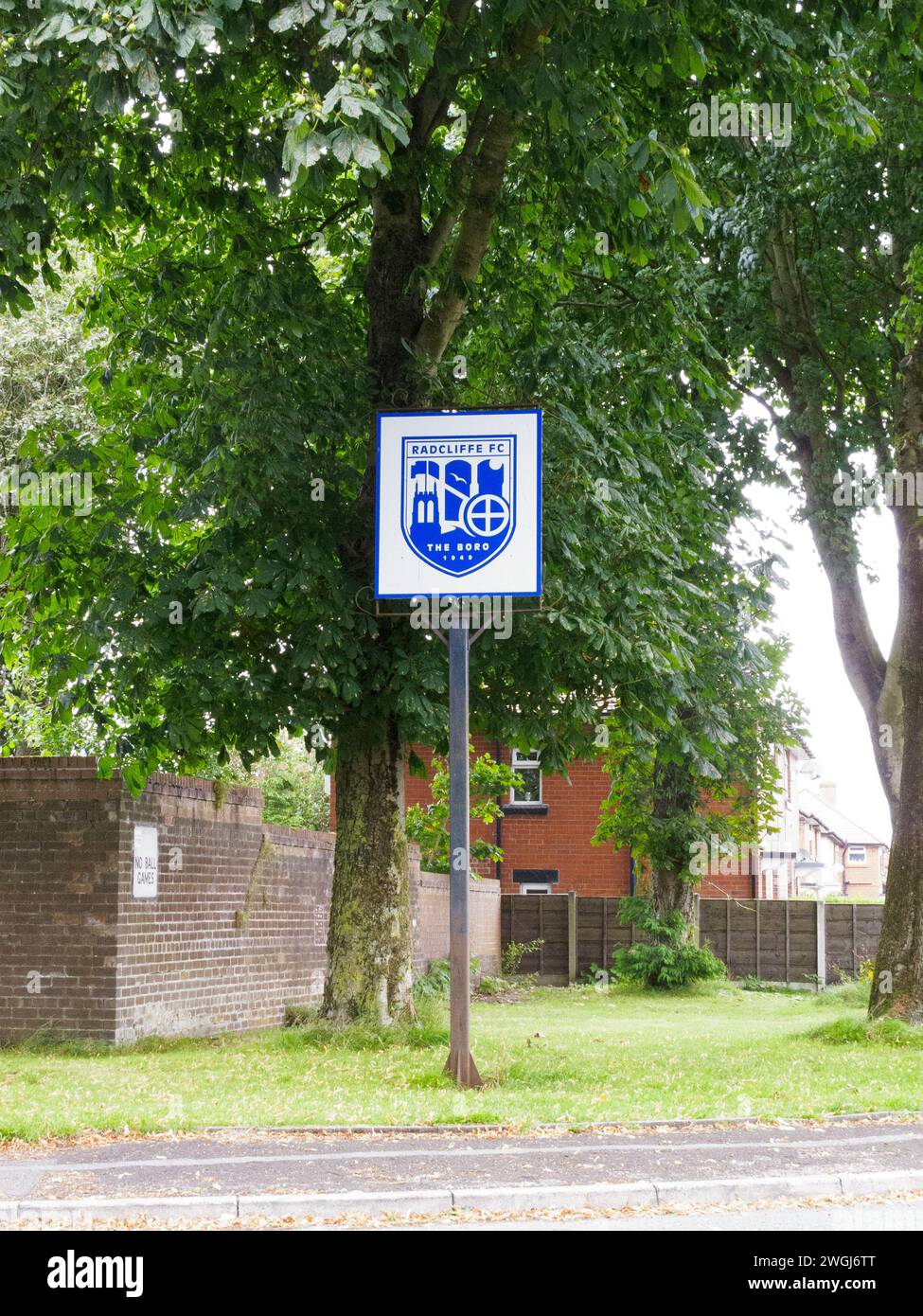 Radcliffe FC sign Stock Photo - Alamy