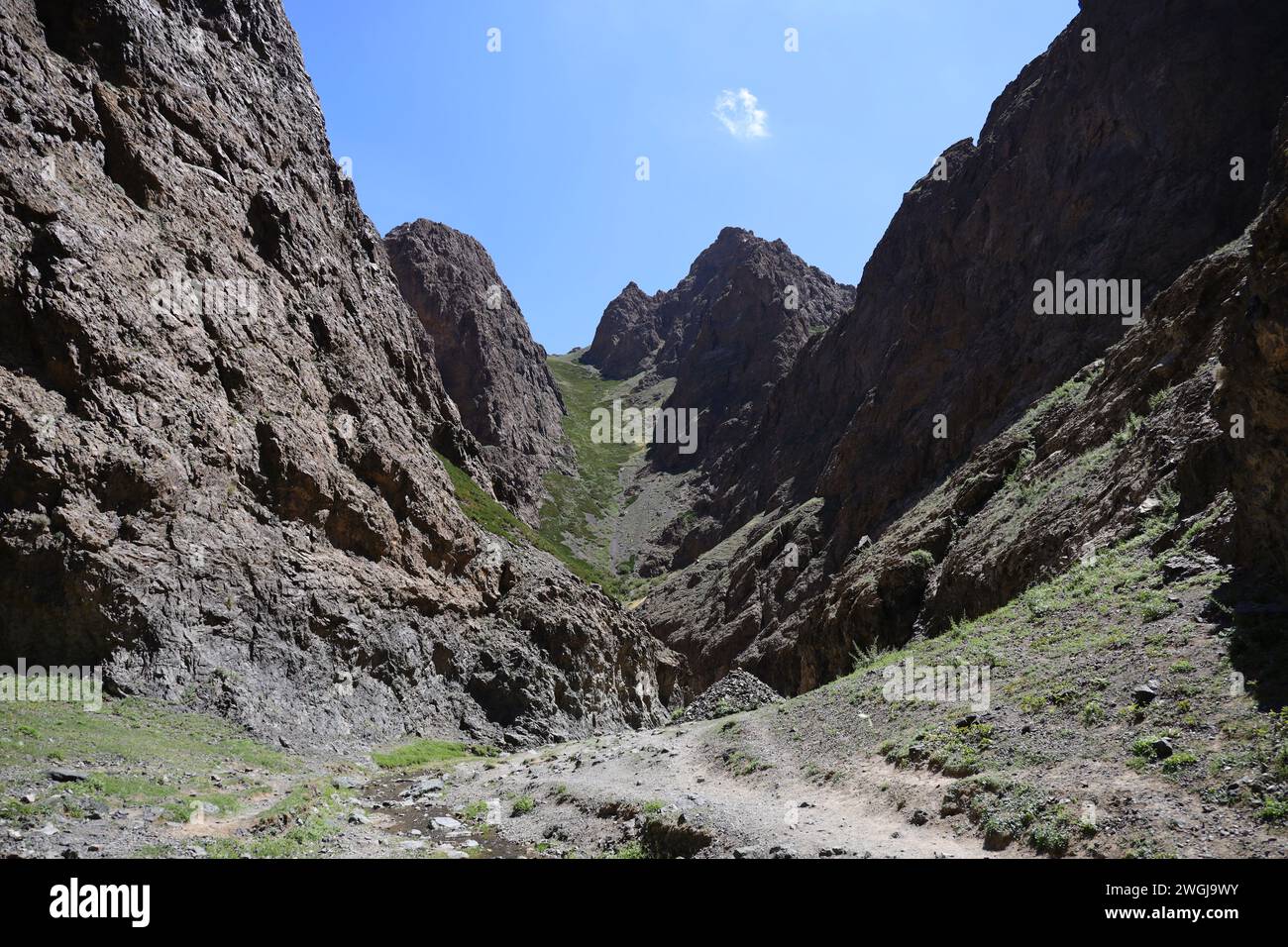 View of Yolyn Am the amazing george in Mongolia Stock Photo - Alamy