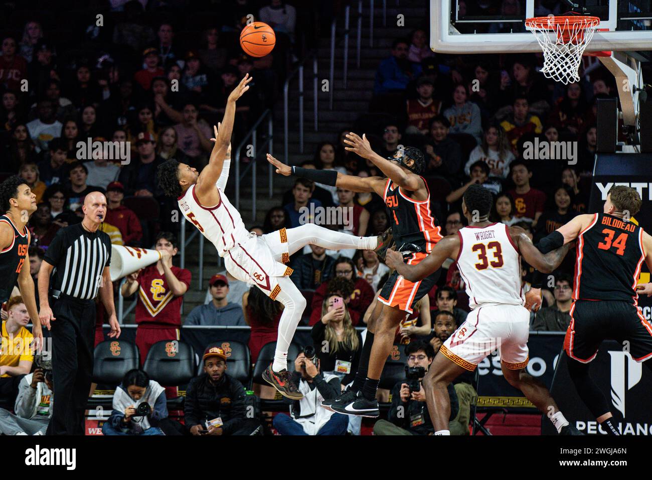 USC Trojans guard Boogie Ellis (5) shoots over Oregon State Beavers ...