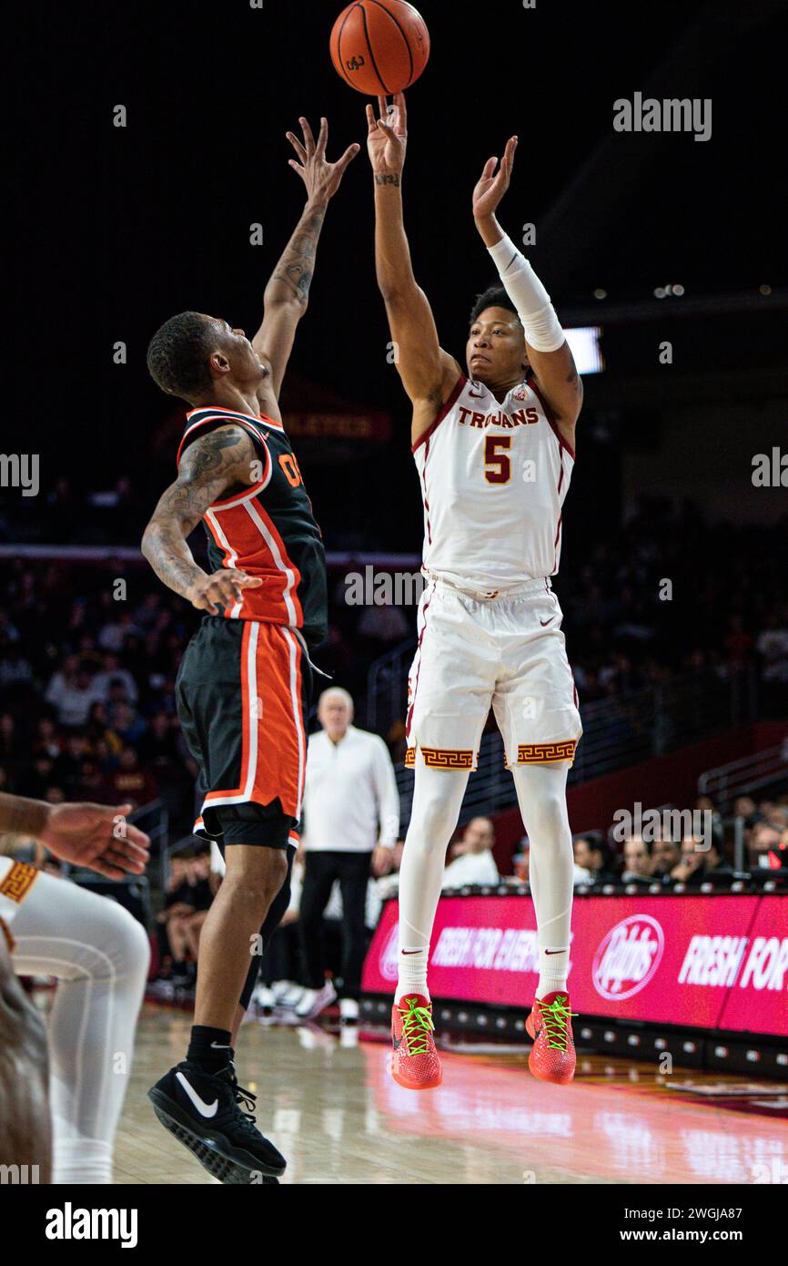 USC Trojans guard Boogie Ellis (5) shoots over Oregon State Beavers guard Christian Wright (1 ...