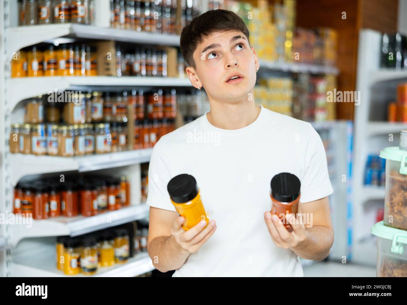 Reading labels at grocery store hi-res stock photography and images - Alamy