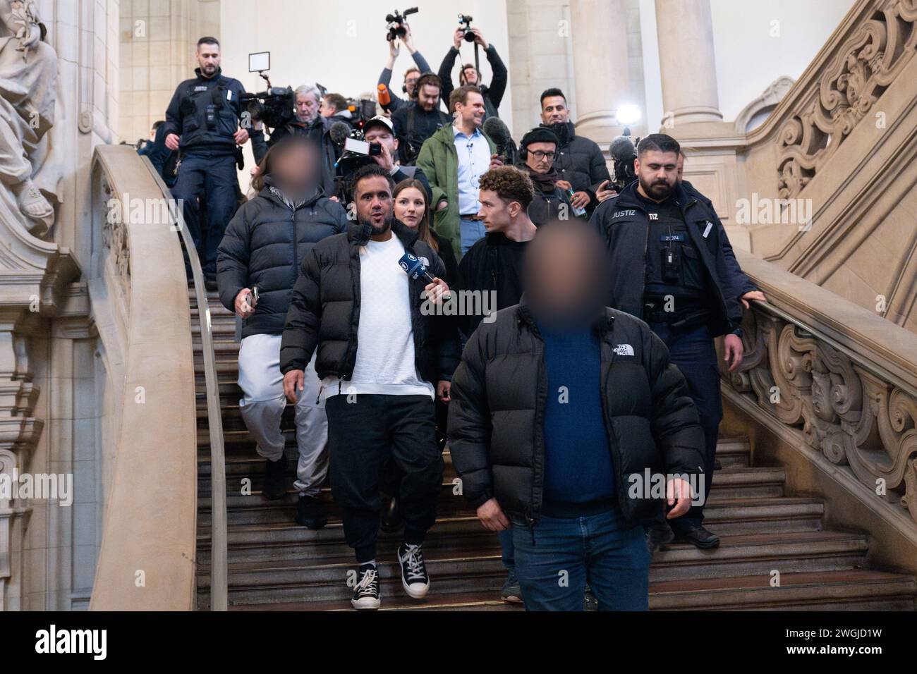 Berlin, Germany. 05th Feb, 2024. The main defendant Arafat Abou-Chaker (front l) leaves the ...