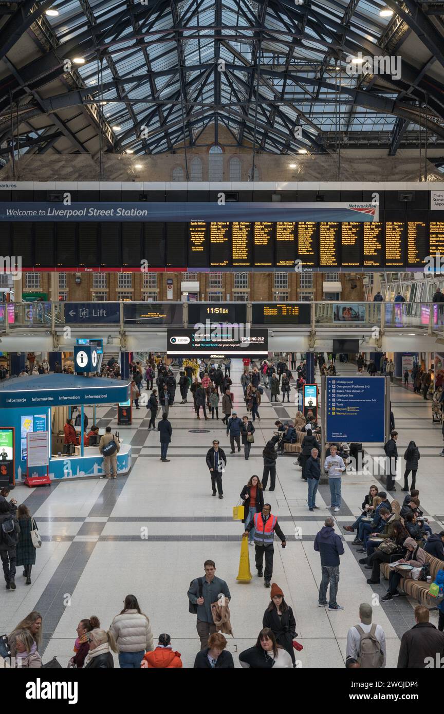 Travellers coming and going through Liverpool Street Station main ...