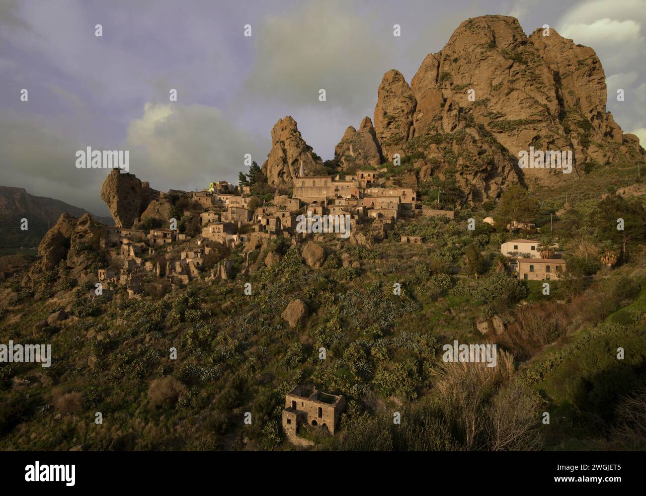 Pentedattilo village hi-res stock photography and images - Alamy