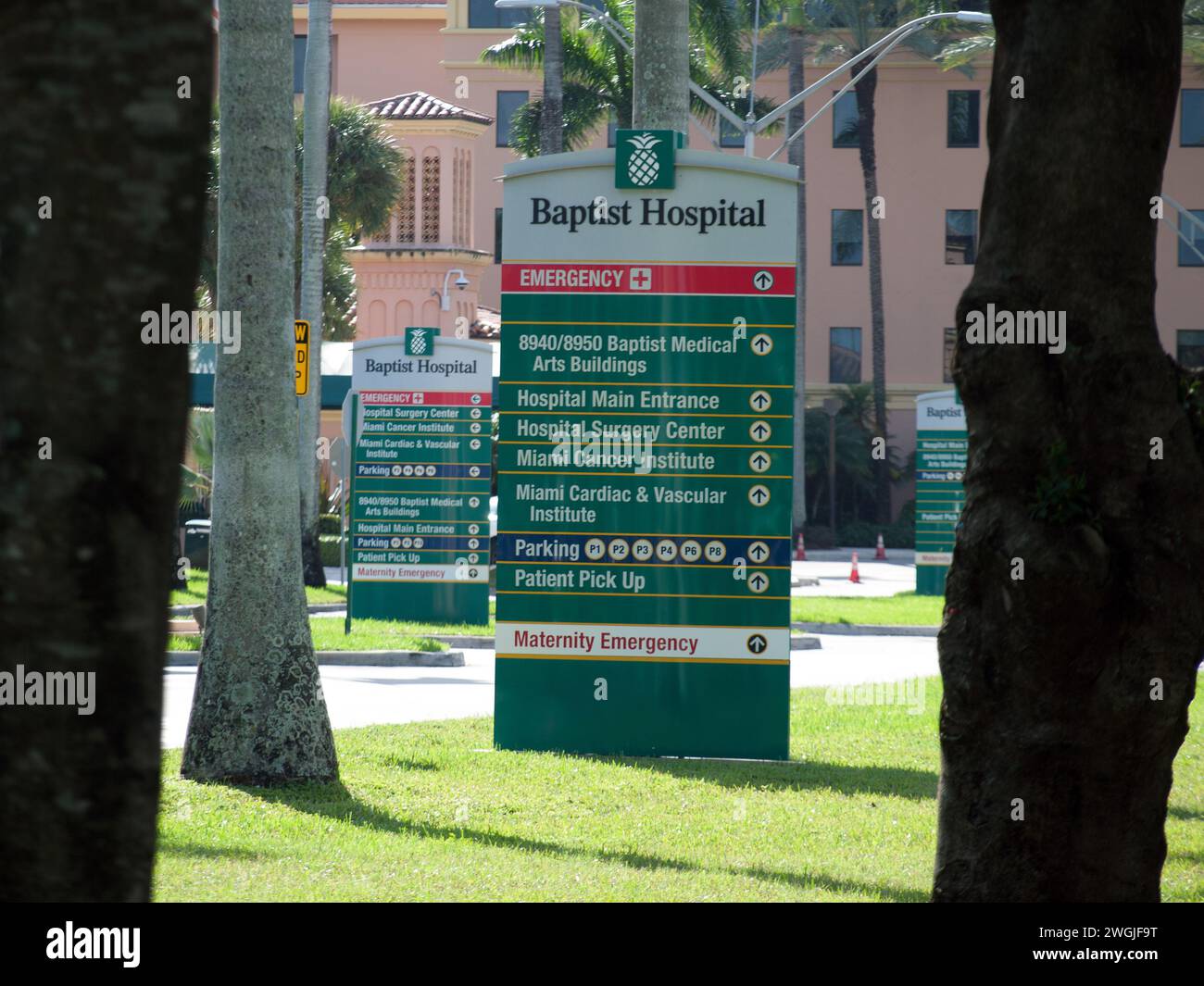 Us hospital sign hi-res stock photography and images - Alamy