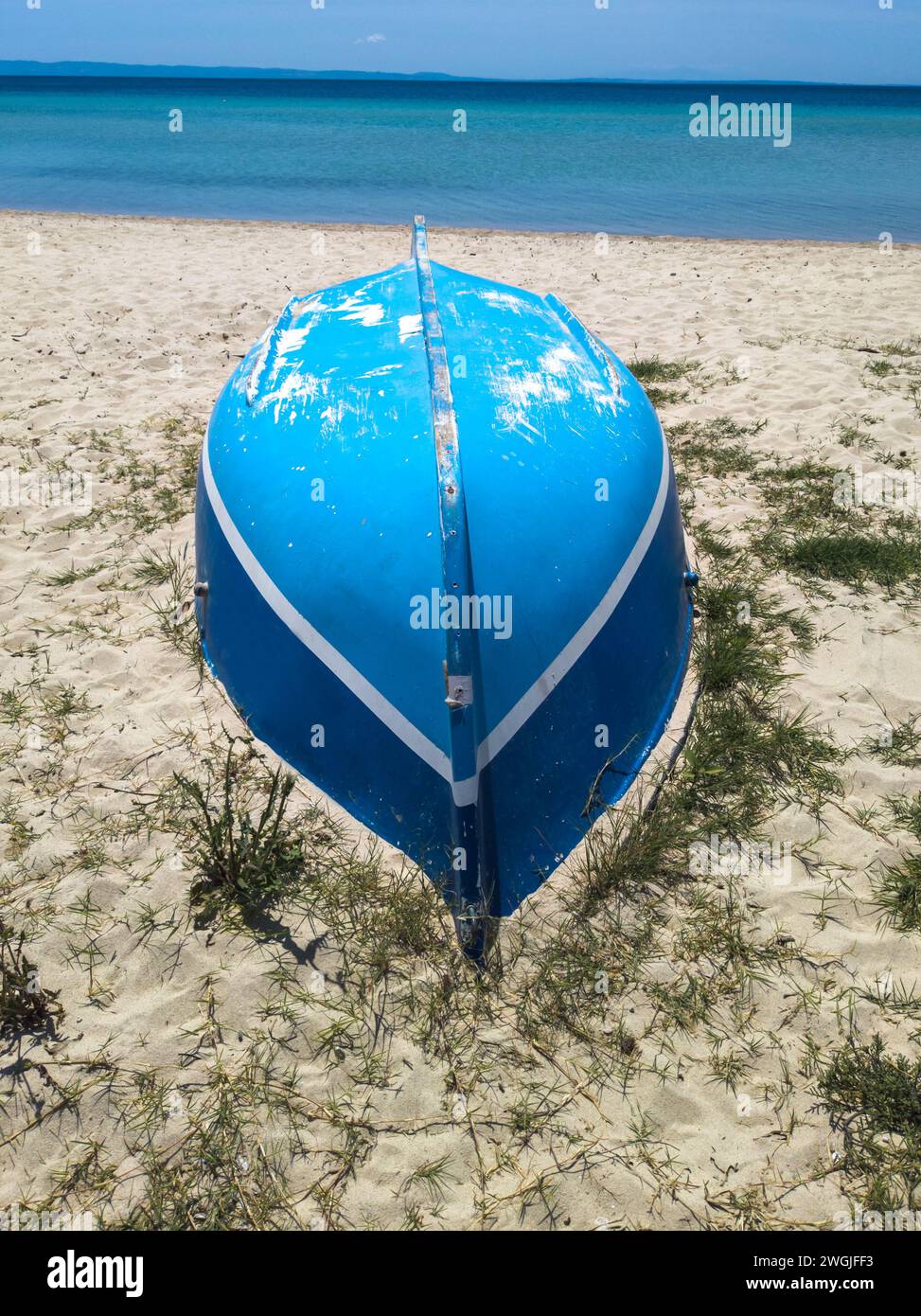 Old upturned boat on beach hi-res stock photography and images - Alamy