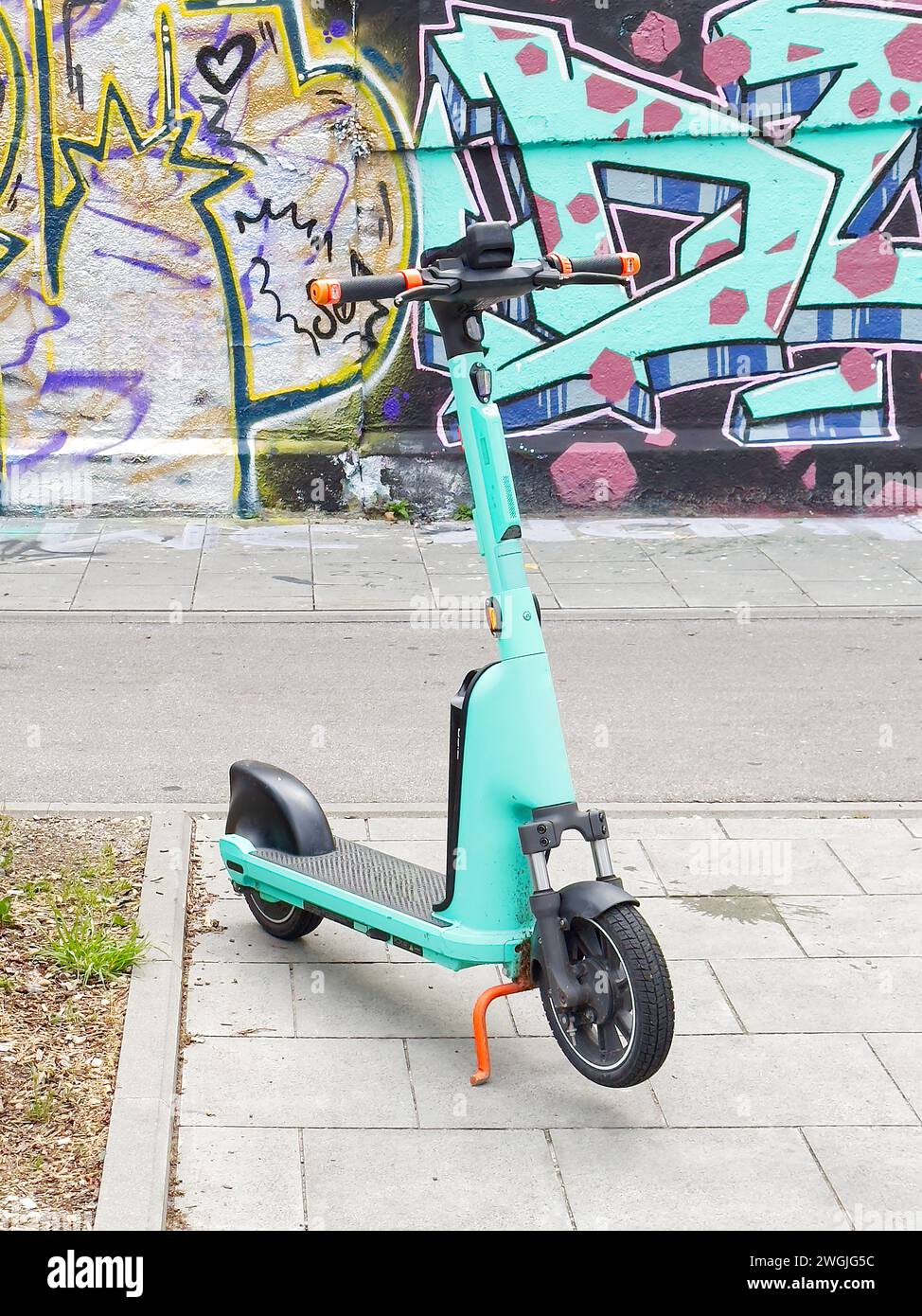 Solide wheels hi-res stock photography and images - Alamy