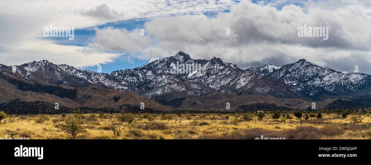 Hualapai Mountains viewed from US-93 I-40 Stock Photo - Alamy