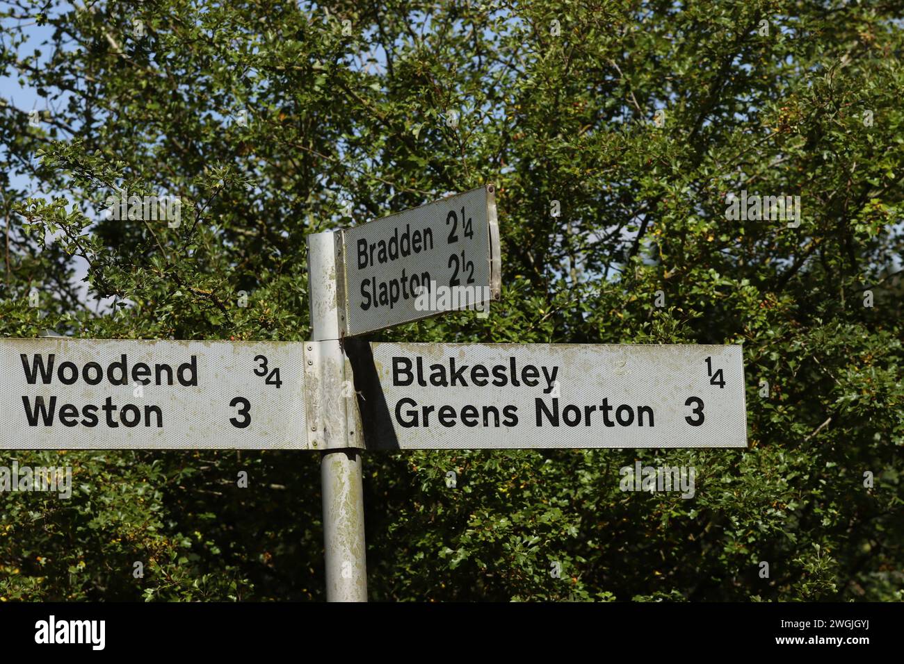 Old english villages hi-res stock photography and images - Alamy