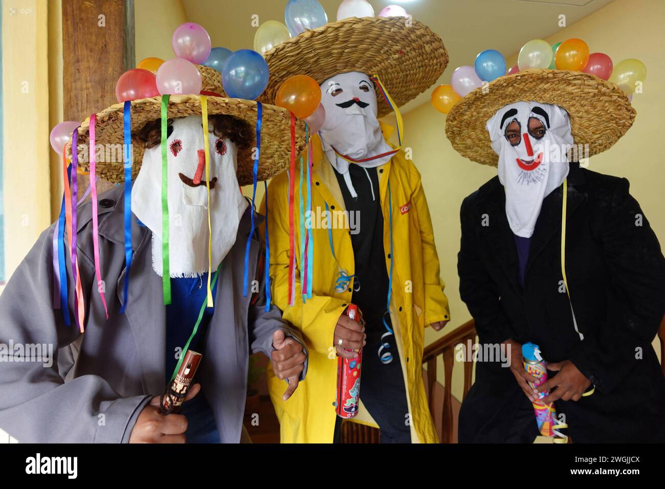 CUENCA-LANZAMIENTO CARNAVAL DE LOS RUCOS NULTI. Cuenca,Ecuador 5 de ...