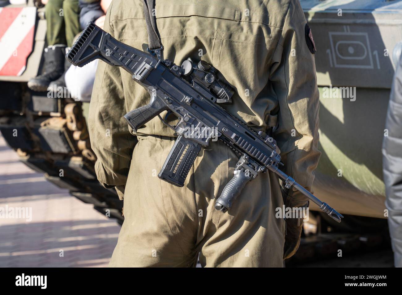 Bren semi-automatic assault rifle on the back of a Hungarian tank ...