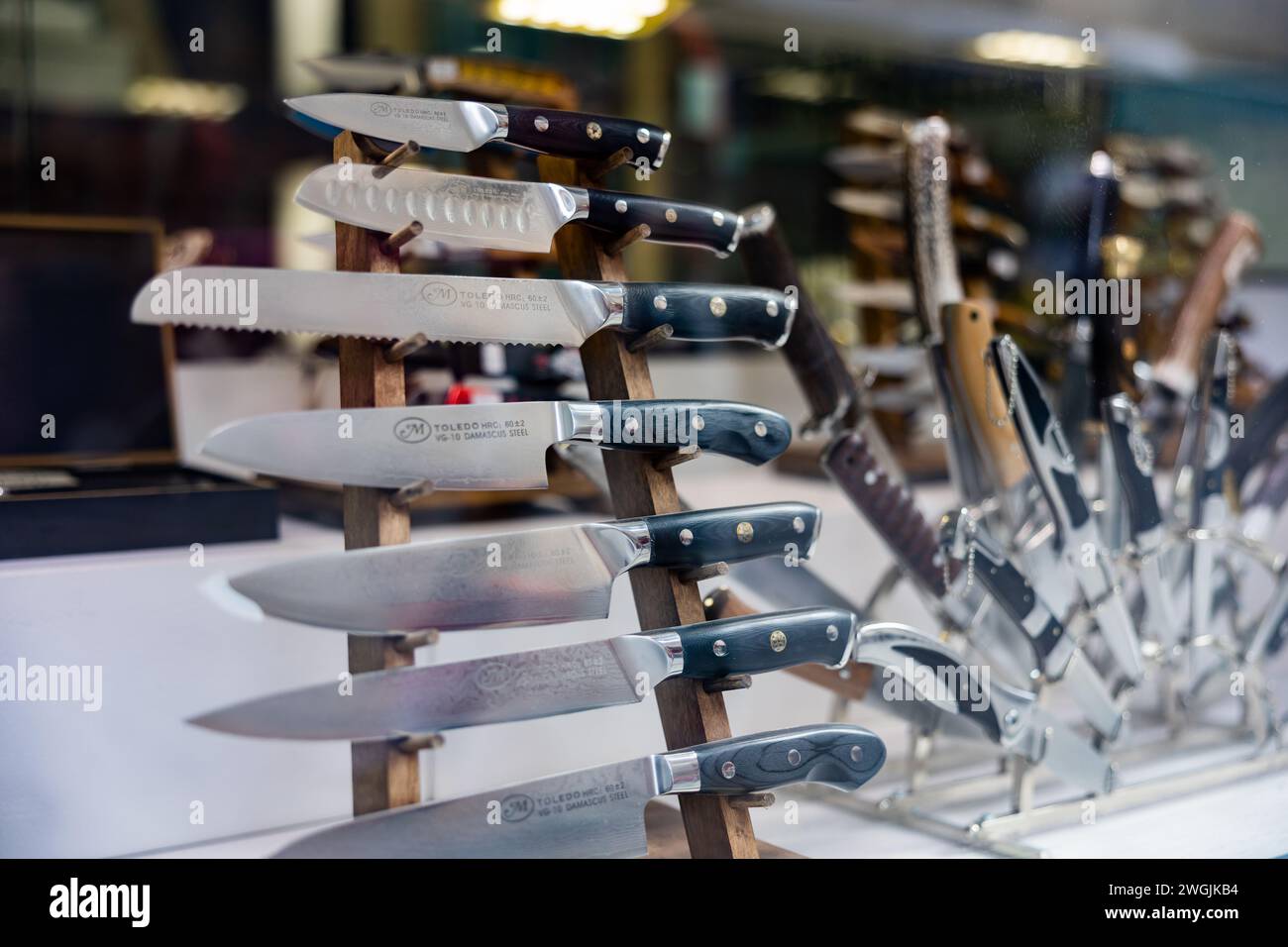 Kitchen knives with blades of Damascus steel for sale in Toledo store ...