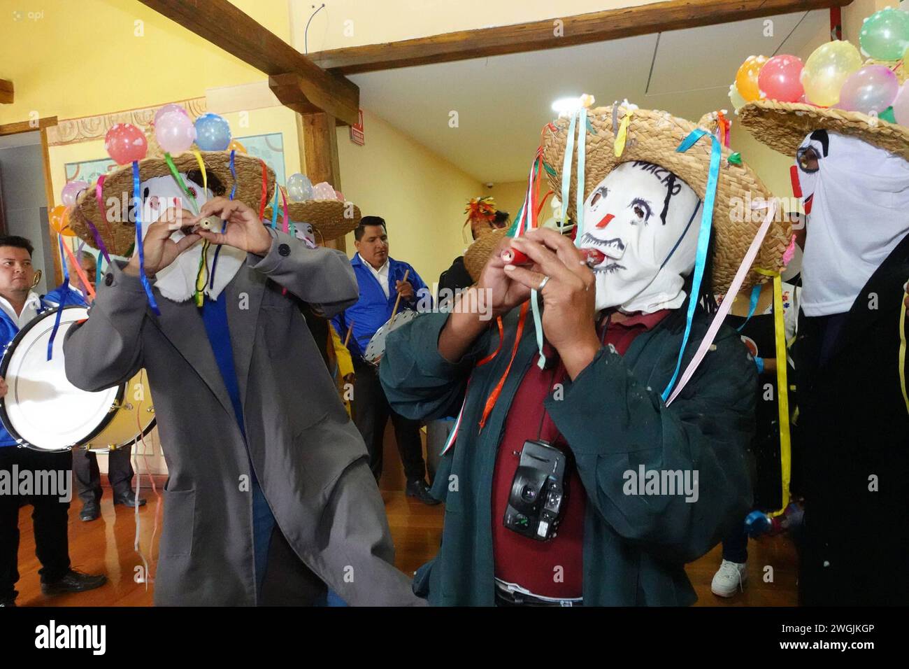 CUENCA-LANZAMIENTO CARNAVAL DE LOS RUCOS NULTI. Cuenca,Ecuador 5 de ...