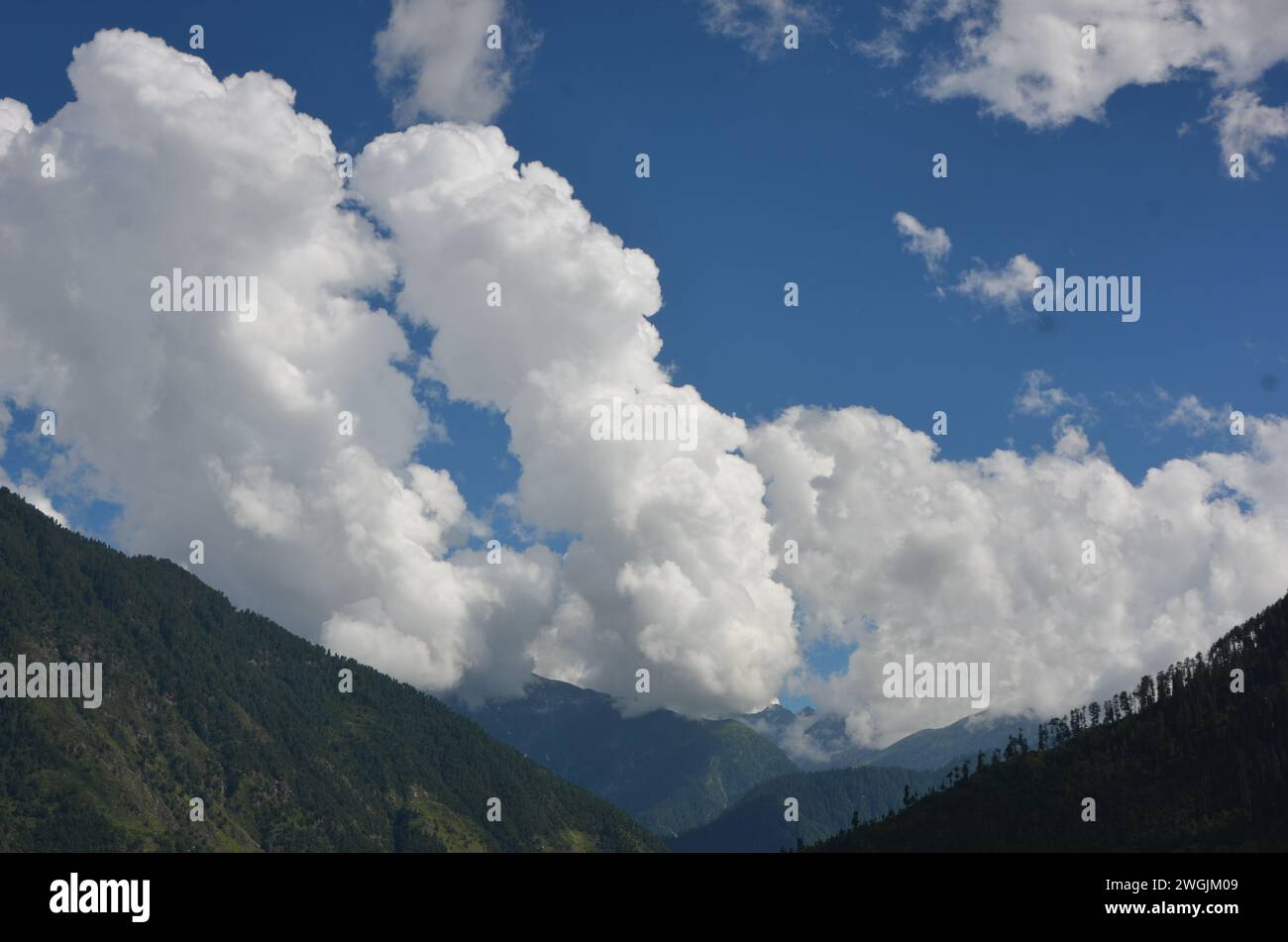 Beautiful mountains with clouds hi-res stock photography and images - Alamy