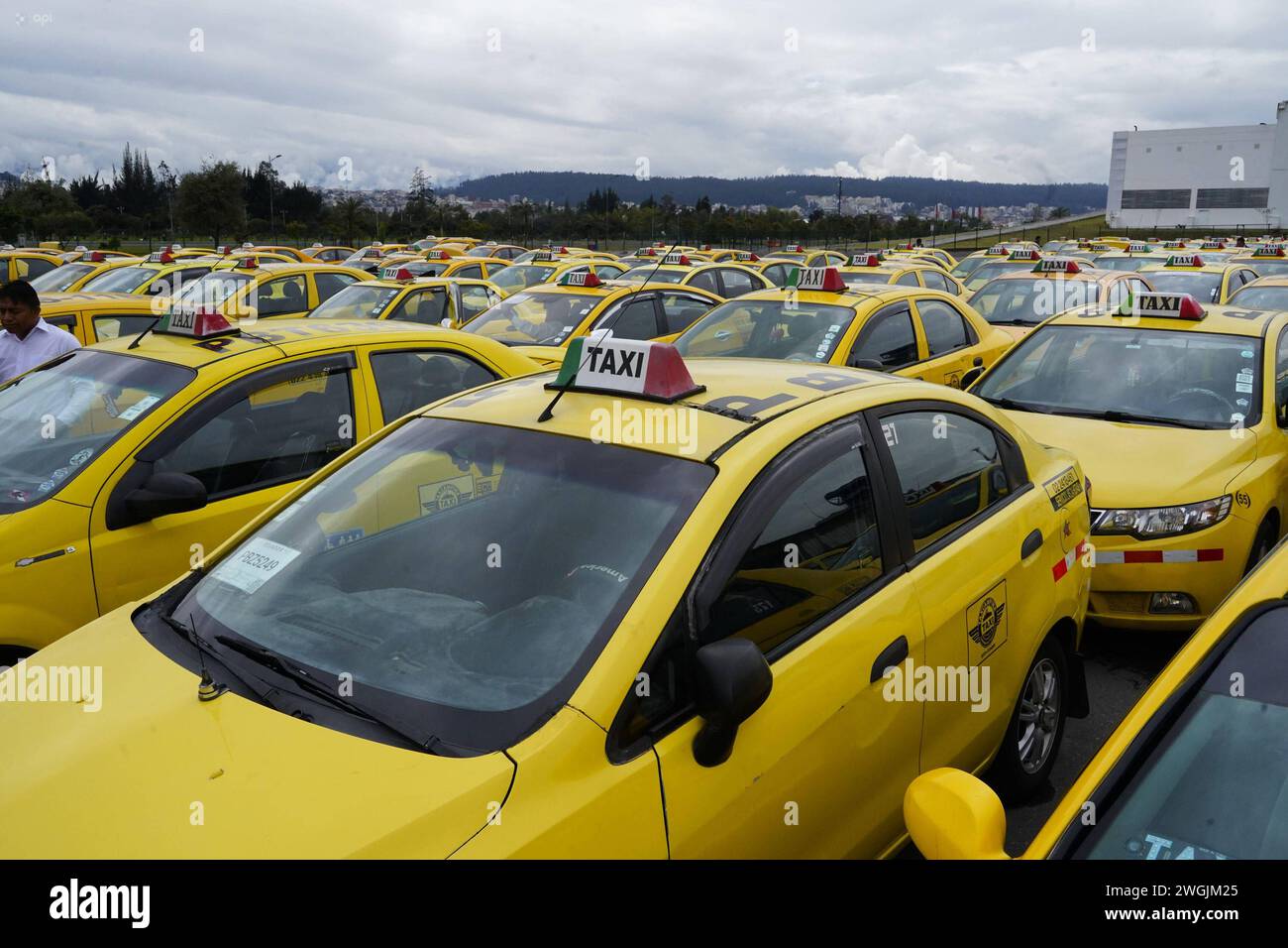 REGULARIZACION TAXIS Quito 5 de Feb 2024. Gremios de Taxistas protestan ...