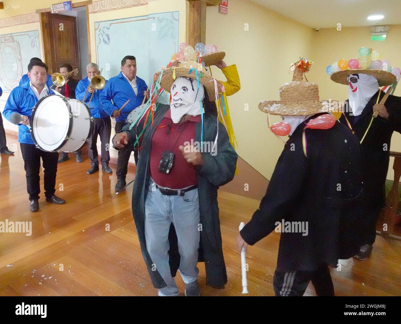 CUENCA-LANZAMIENTO CARNAVAL DE LOS RUCOS NULTI. Cuenca,Ecuador 5 de ...