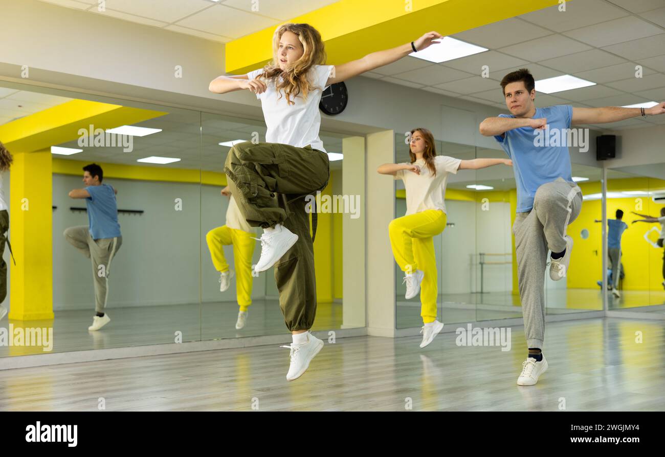 Teen girl in wide pants dancing hip hop Stock Photo - Alamy