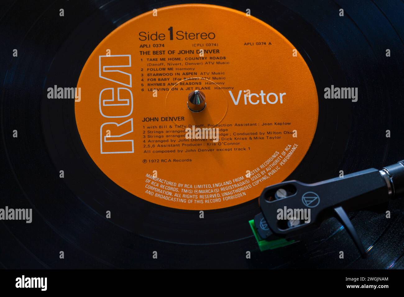 John Denver The Best of John Denver vinyl record album LP with tonearm ...