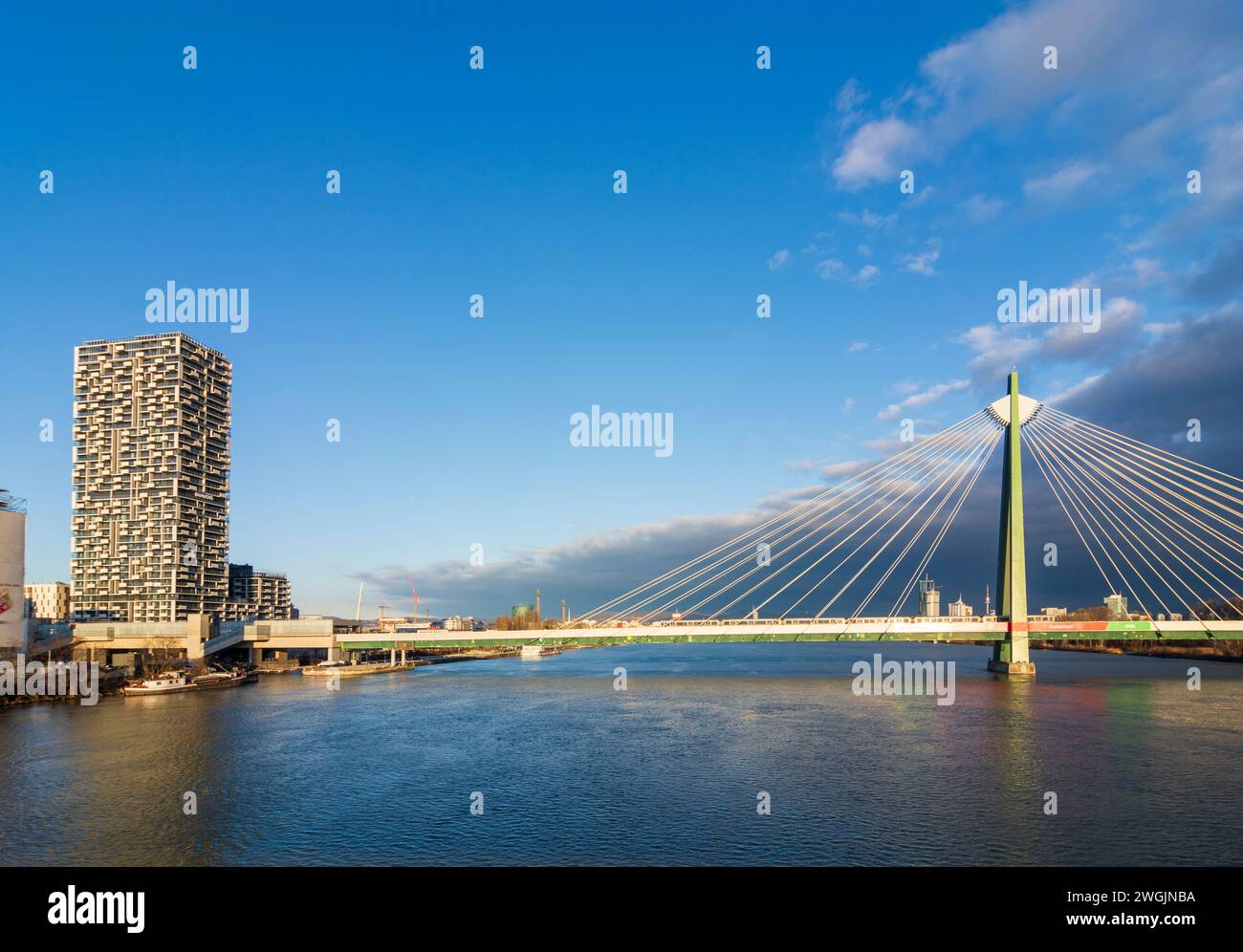 Vienna: Marina Tower, bridge Donaustadtbrücke, river Donau (Danube ...