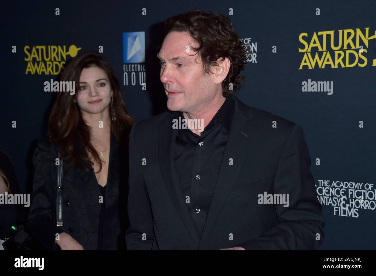 India Eisley und Henry Thomas bei der Verleihung der 51. Saturn Awards 2024 im Los Angeles ...